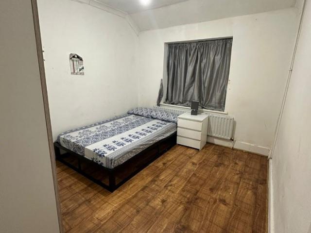 Room at Hobart Road, Greater London