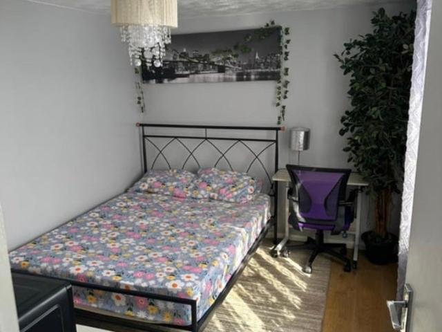 Room at Hobley Drive, Stratton St. Margaret