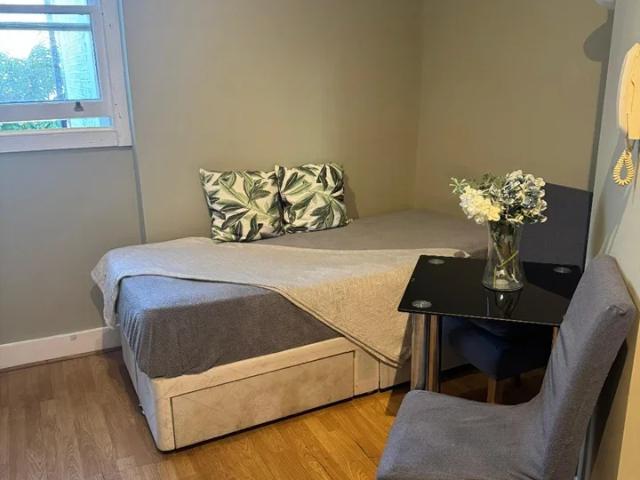 Room at Hogarth Road, Greater London