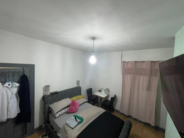 Room at Hoe Street, Greater London