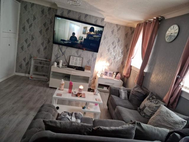 Room at Hood Street, Clydebank