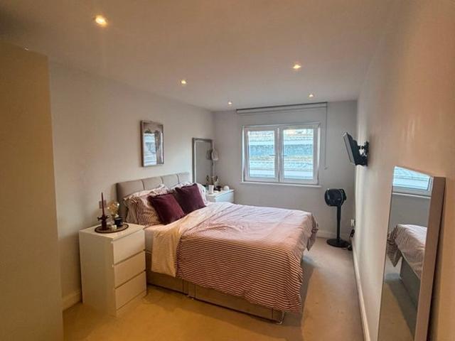 Room at Holman Road, Greater London