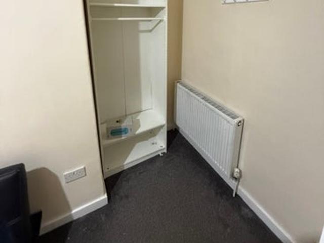Room at Holme Lane, Sheffield
