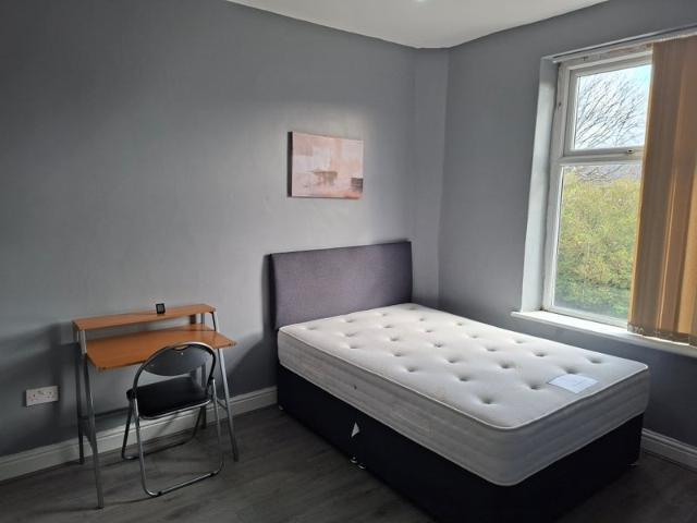 Room at Holmfield Avenue, Manchester