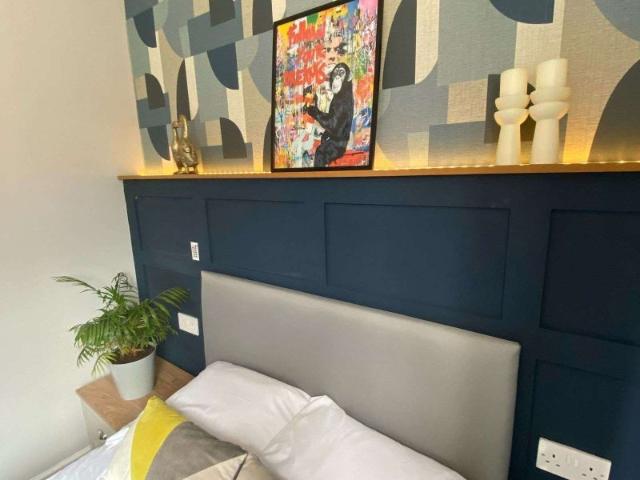 Room at Holmsley Grove, Wakefield