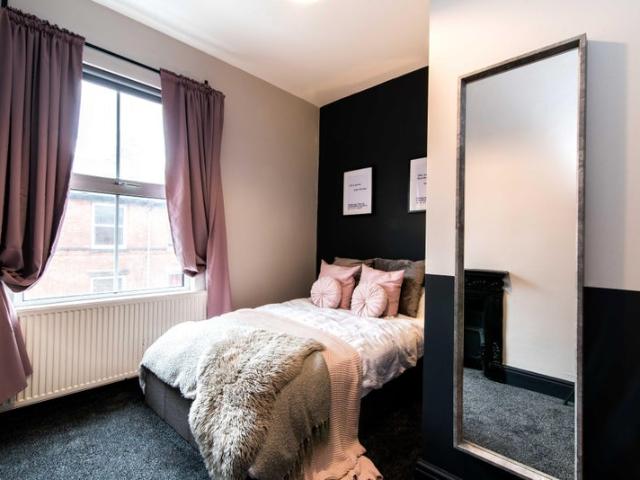 Room at Holgate Road, Nottingham