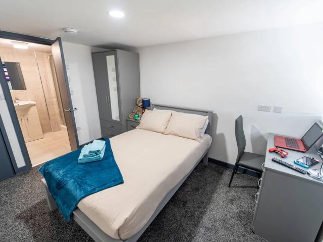 Room at Holly Avenue, Birmingham