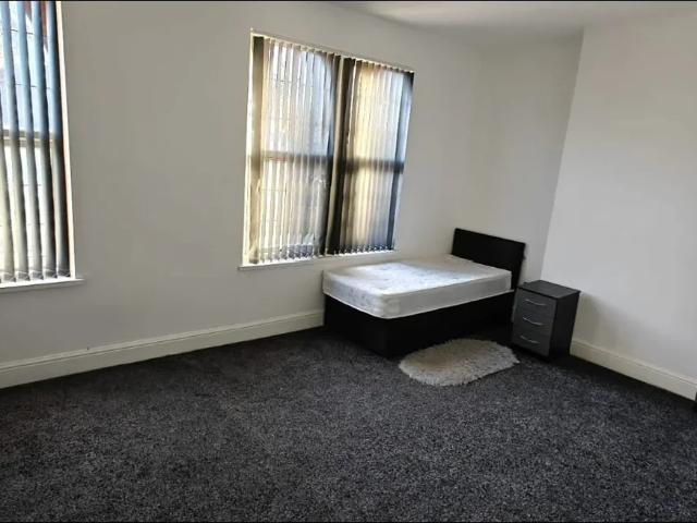 Room at Holly Road, Birmingham