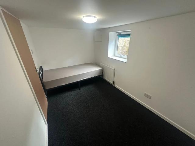 Room at Holly Street, Wakefield