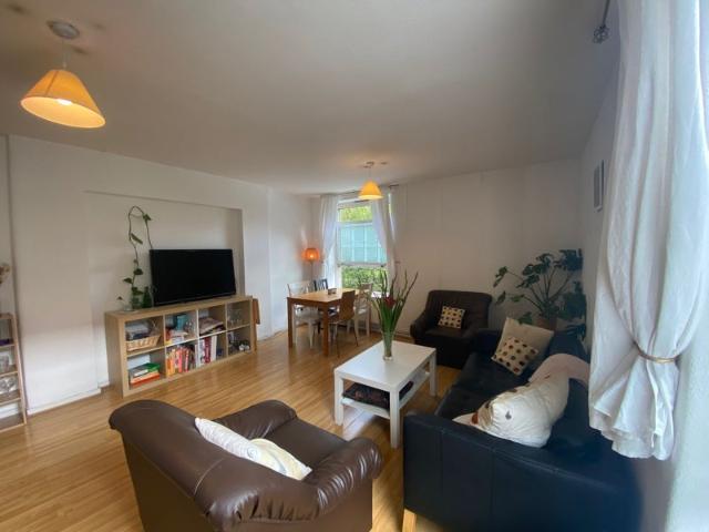 Room at Hollybush Gardens, Greater London