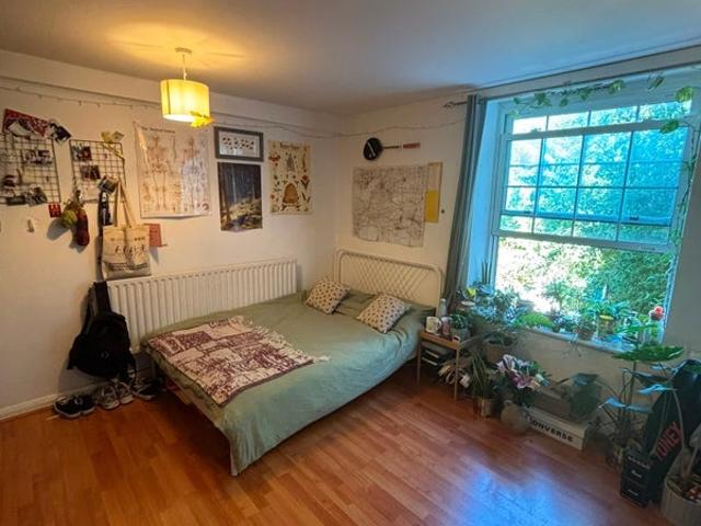 Room at Hollybush Gardens, Greater London
