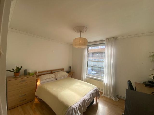 Room at Hollybush Gardens, Greater London