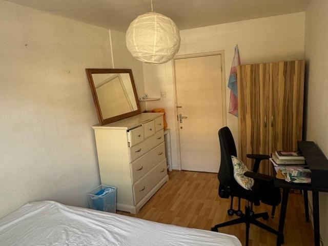 Room at Hollybush Gardens, Greater London