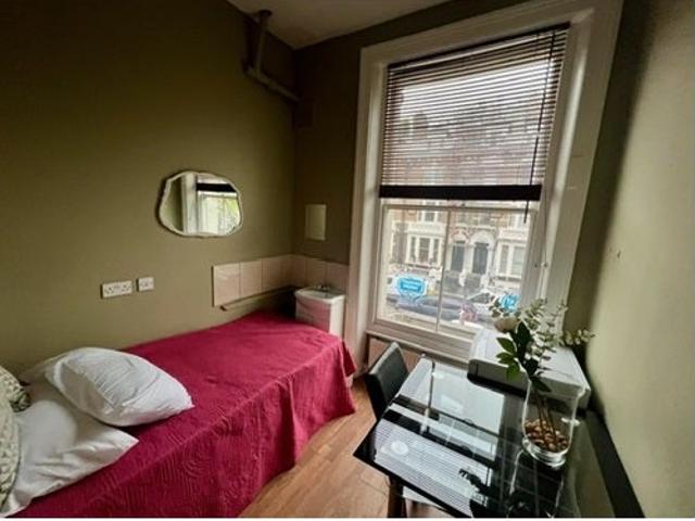 Room at Holland Park Avenue, Greater London
