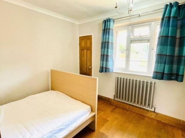 Room at Holland Park Avenue, Greater London