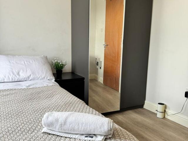 Room at Holland Road, Luton