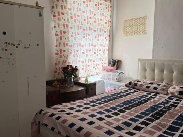 Room at Holliday Road, Birmingham