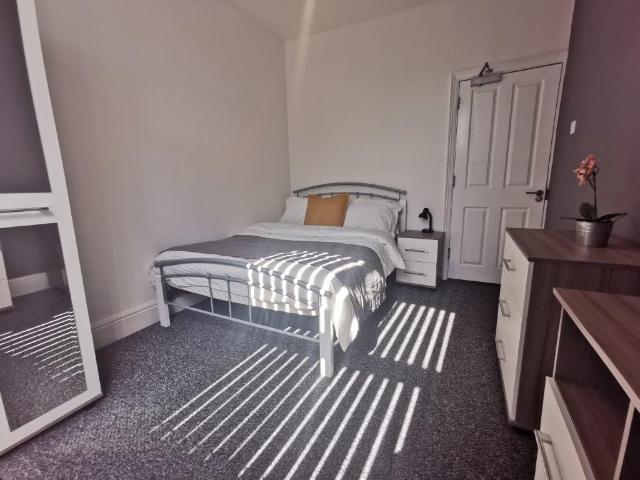 Room at Hollis Road, Coventry