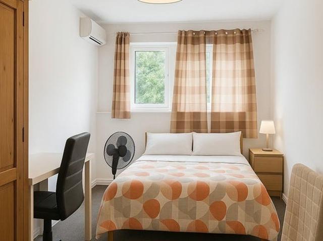 Room at Hollow Way, Oxford