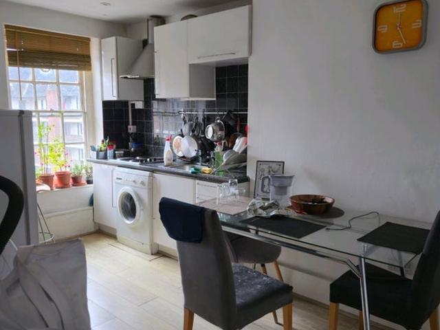 Room at Holloway Road, Greater London