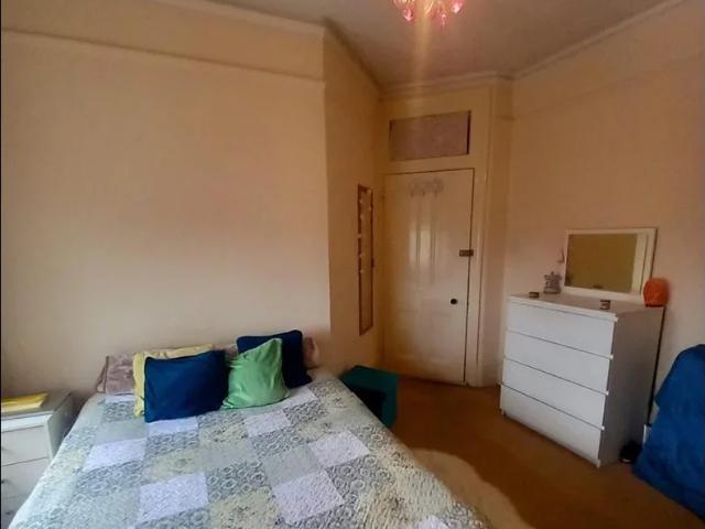 Room at Holloway Road, Greater London