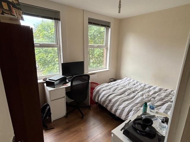 Room at Holloway Road, Greater London