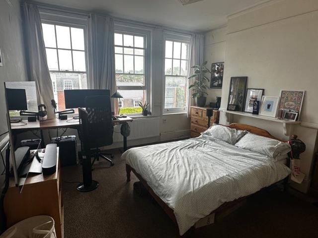 Room at Holloway Road, Greater London