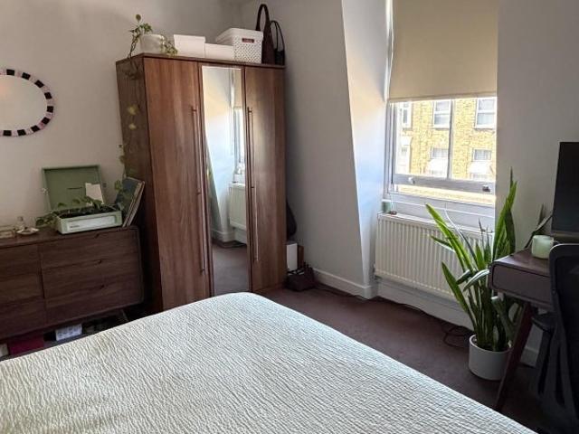 Room at Holloway Road, Greater London