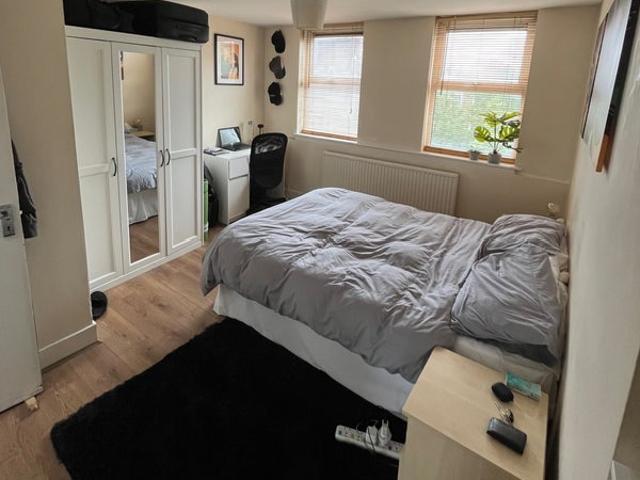 Room at Holloway Road, Greater London