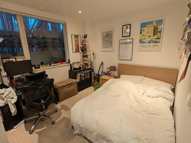 Room at Holloway Road, Greater London