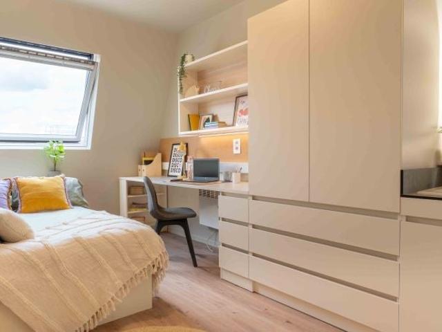 Room at Holloway Road, Greater London