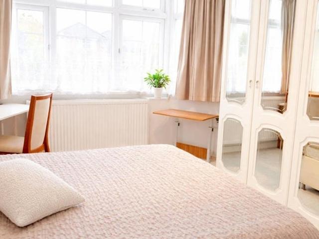 Room at Holyrood Gardens, Greater London