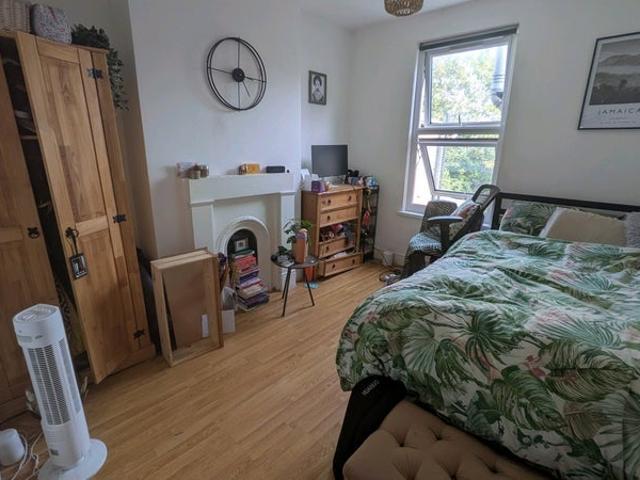 Room at Homerton High Street, Greater London