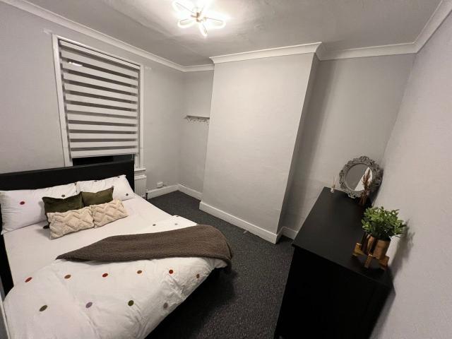 Room at Homerton High Street, Greater London