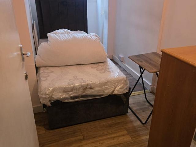 Room at Homerton Road, Greater London