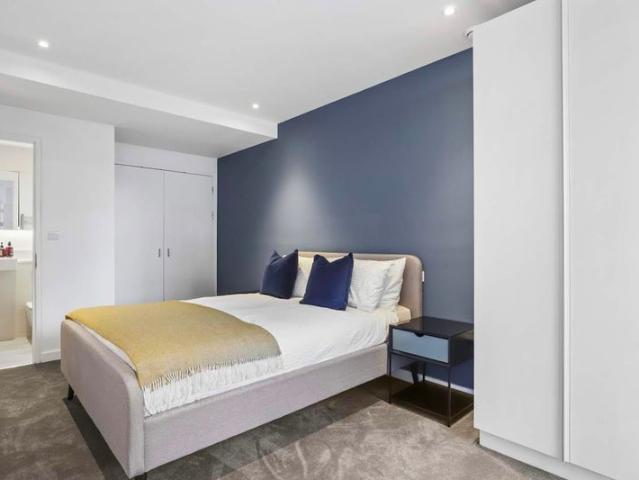 Room at Honour Lea Avenue, Greater London