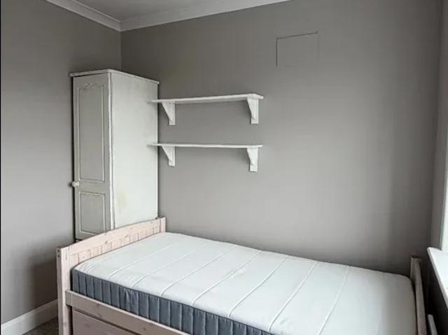 Room at Honeysuckle Road, Southampton