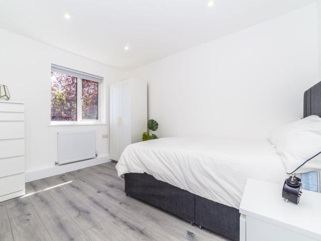 Room at Hospital Way, Greater London