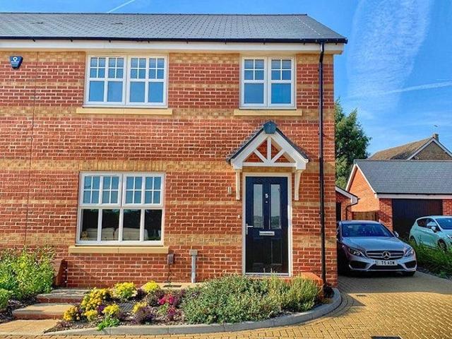 Room at Hop Garden Close, Maidstone