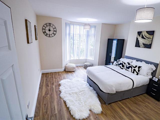Room at Hope Gardens, Boston