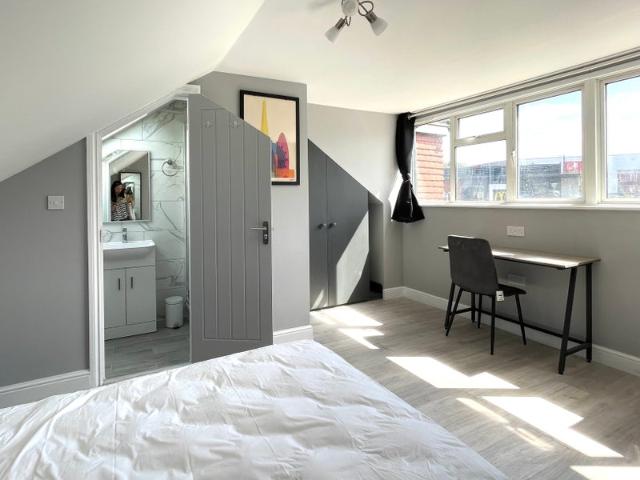 Room at Horn Lane, Greater London