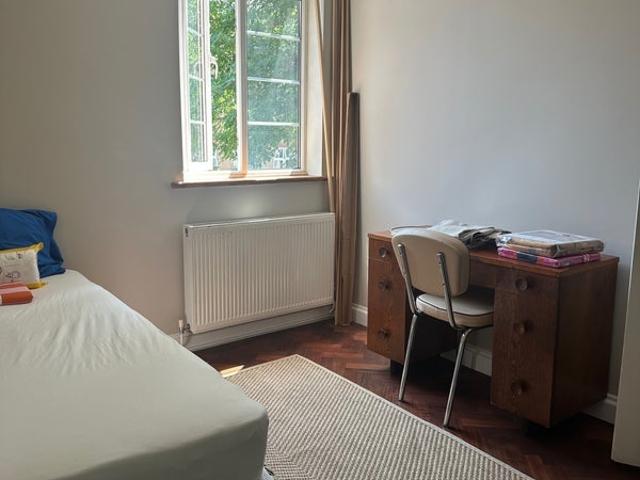 Room at Horn Lane, Greater London