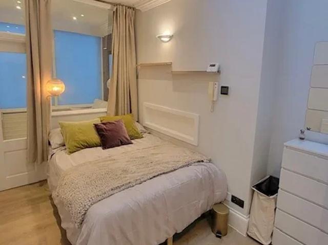 Room at Hornsey Road, Greater London