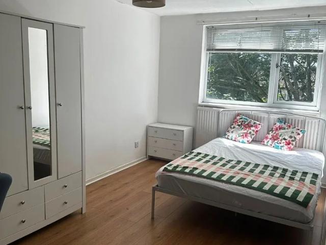 Room at Horseshoe Crescent, Greater London