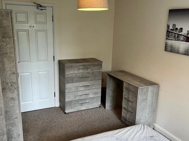 Room at Horton Drive, Stafford