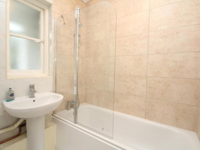 Room at Howard Road, Greater London