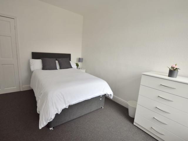Room at Howe Street, Derby