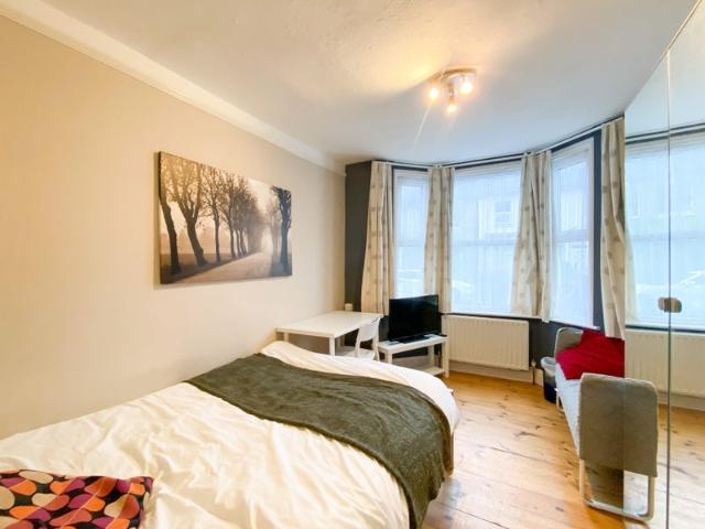 Room at Howley Road, Greater London