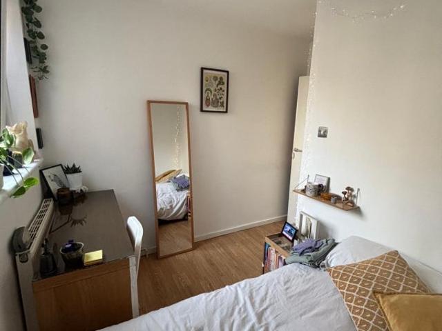 Room at Hotspur Street, Greater London