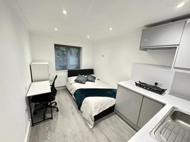 Room at Iver Close, Cambridge